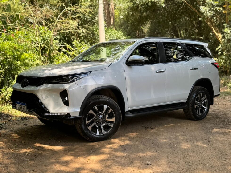 Teste com o veterano Toyota SW4 2025: sem ligar para a idade a bordo
