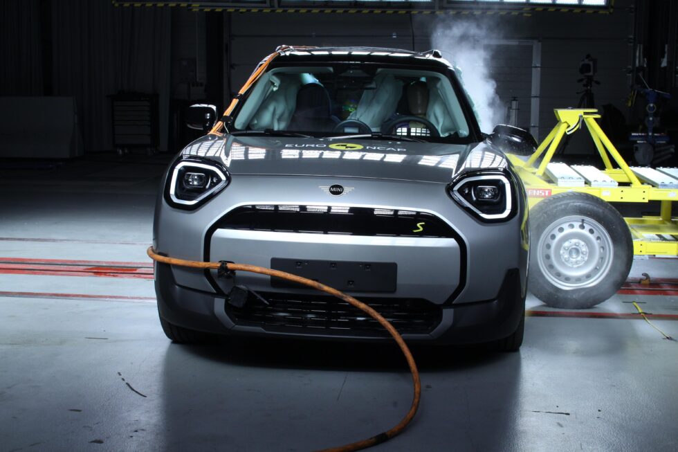 MINI Cooper e Aceman recebem cinco estrelas nos testes do Euro NCAP