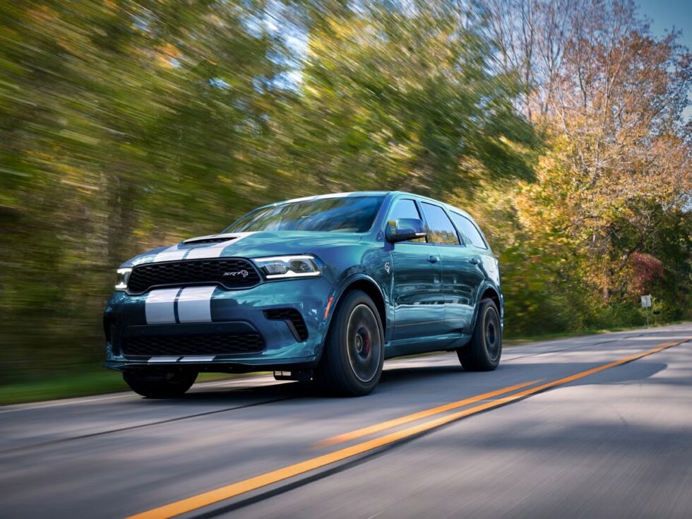 Dodge Durango 2026 resgata a clássica cor azul e com motor V8 Hemi