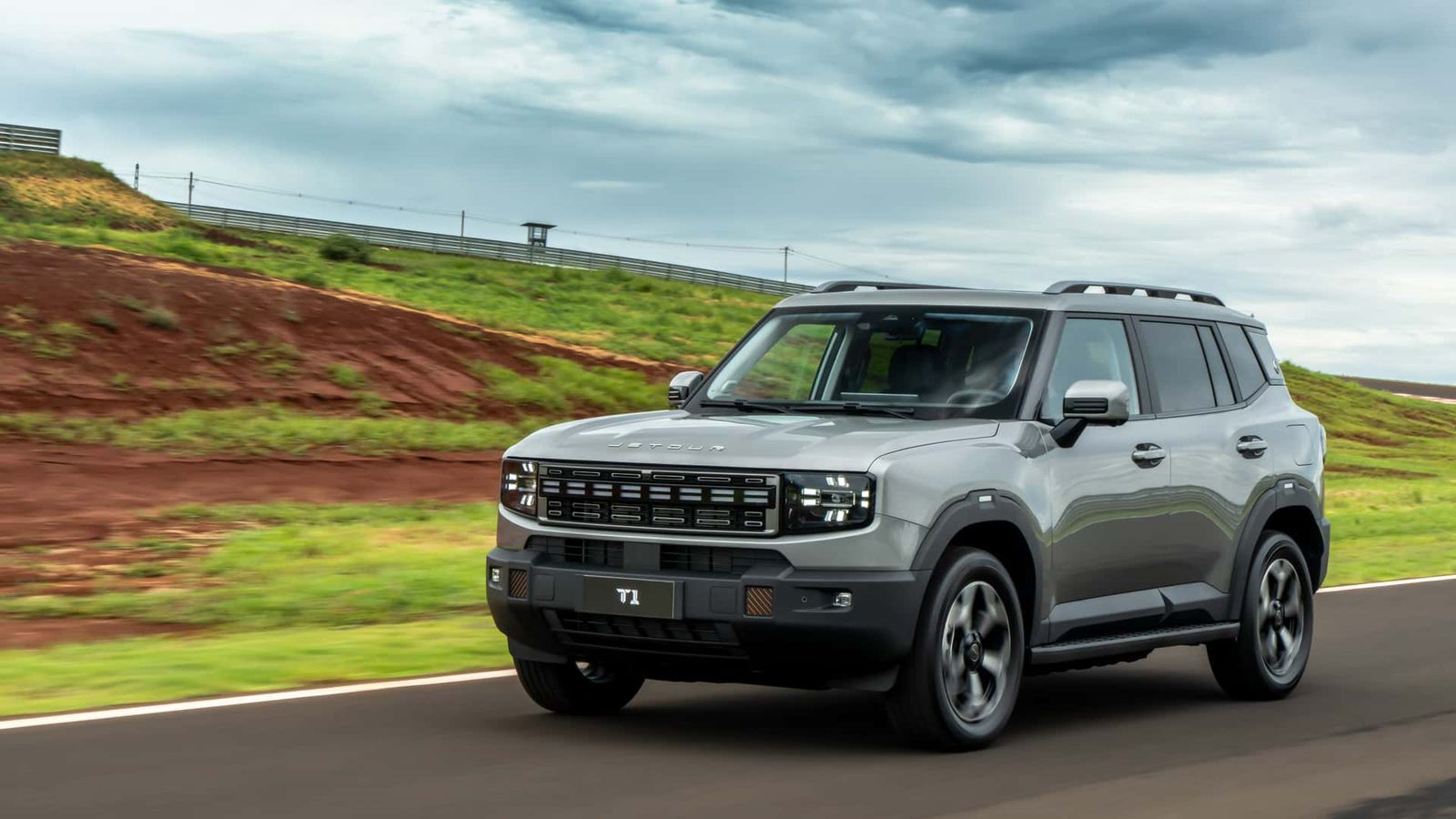 Jetour lança SUV T01 híbrido plugin e quer faixa dos R$ 250 mil